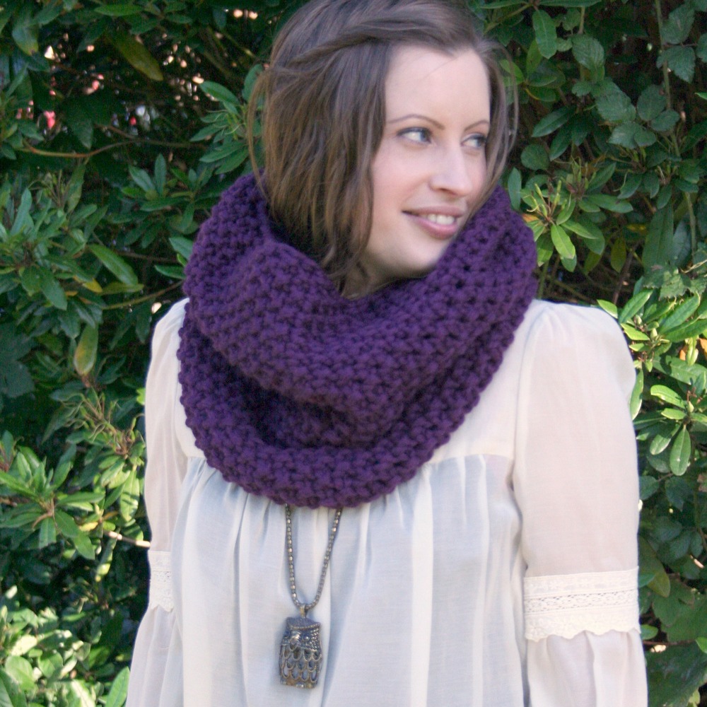 Chunky Cowl Snood In Purple - Hand Knitted - Merino Wool on Luulla